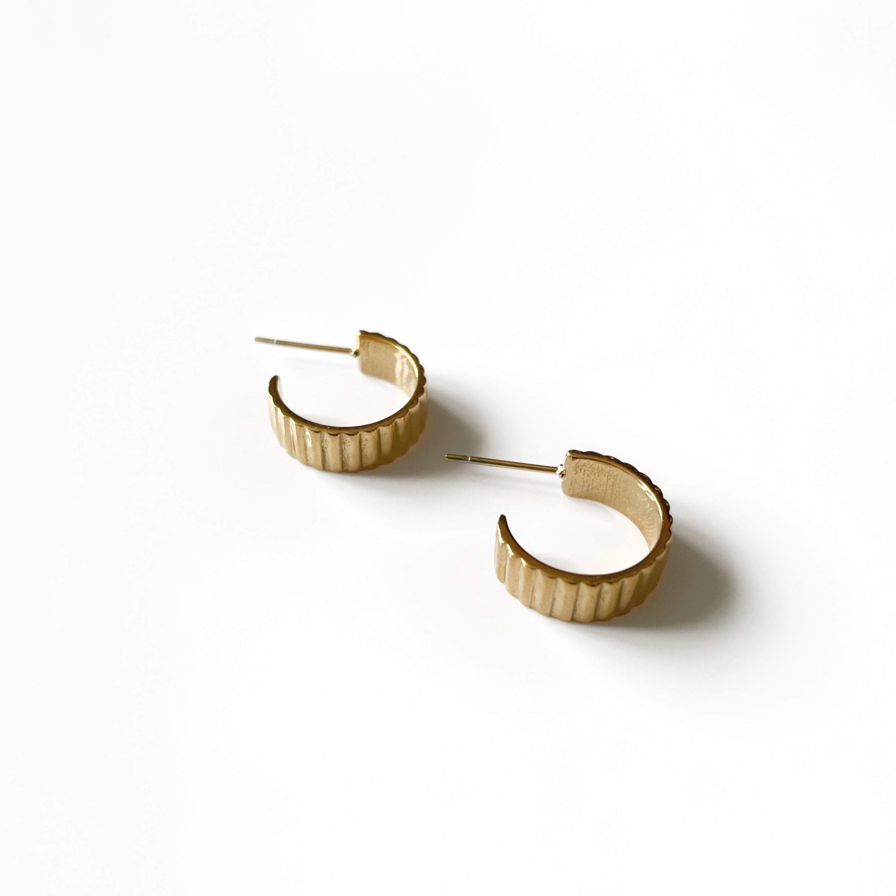 Alexa Luxe 18k Gold Plated Ridged Hoops – LUXE TONES